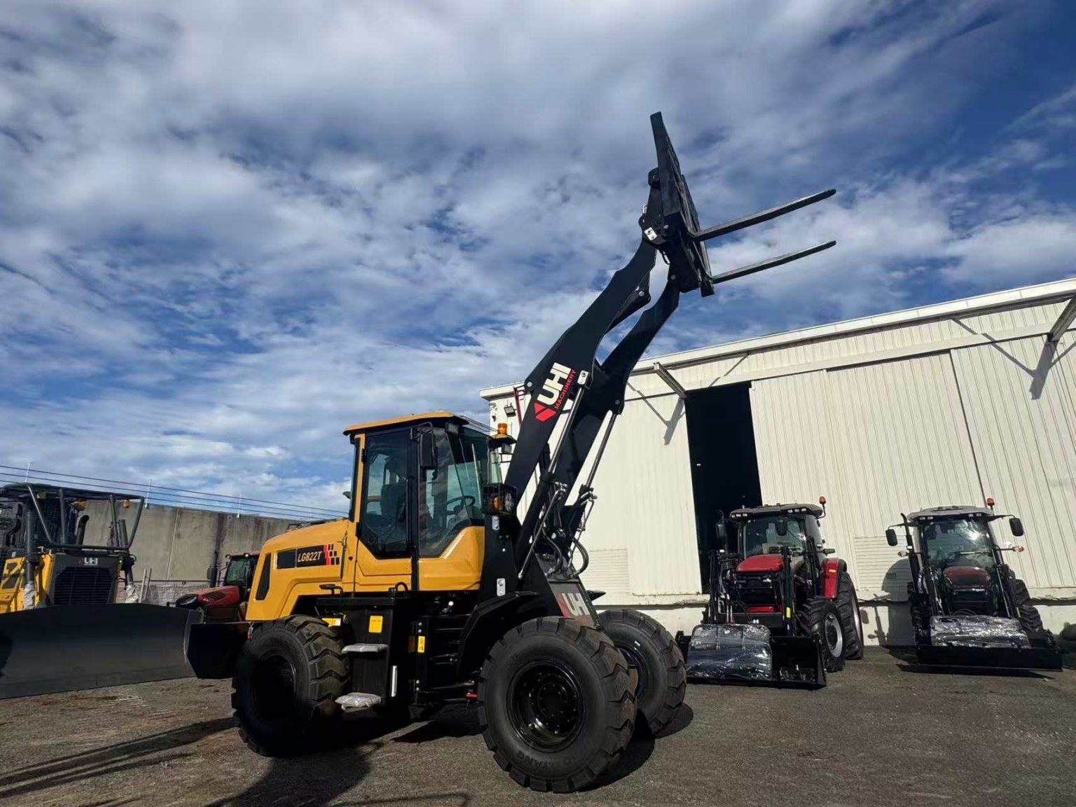 102HP LG822T 2T Lift Capacity Wheel Loader | UHI MACHINERY AU